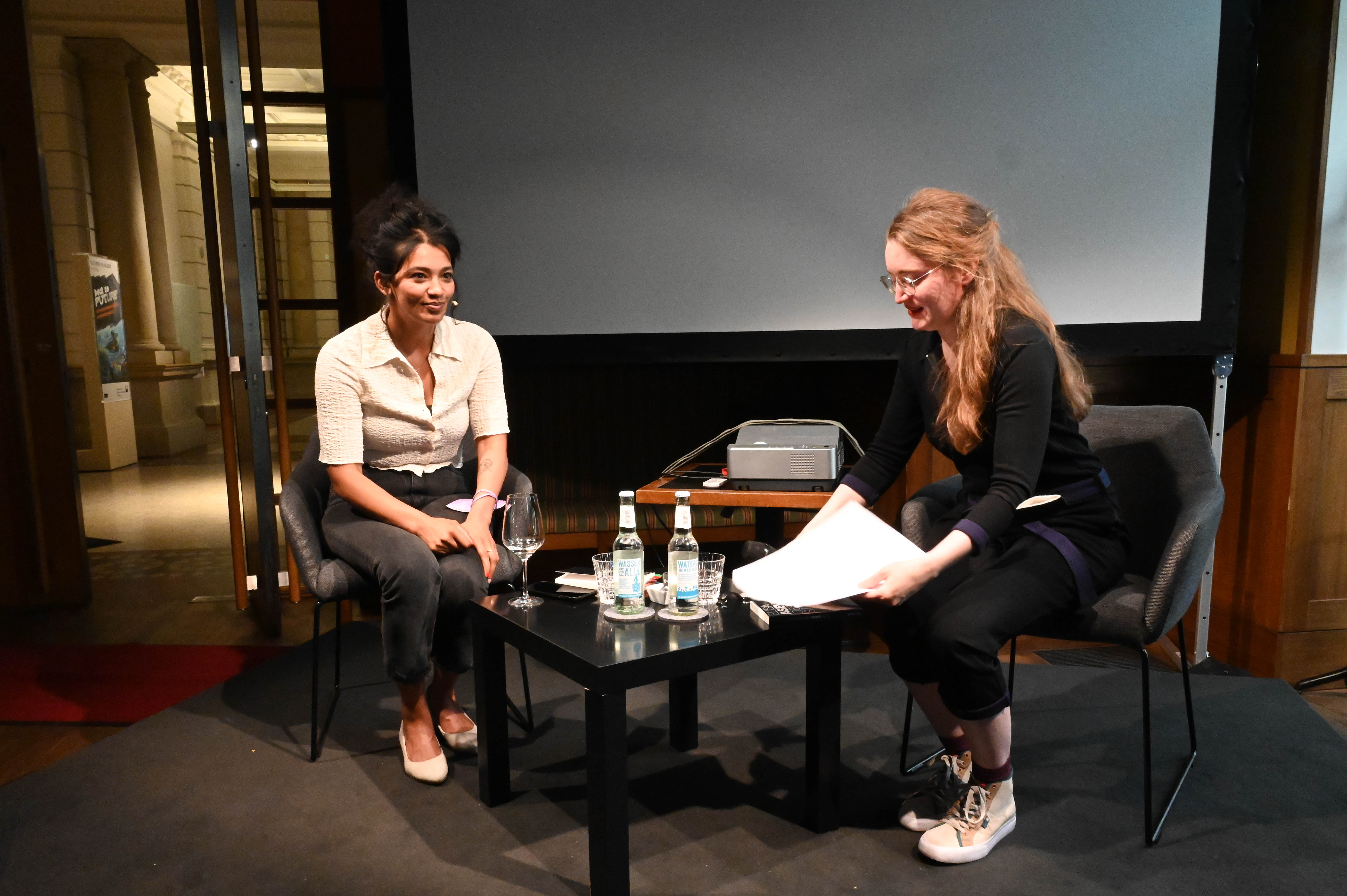 GLITCHES #3: Lesung, Gespräch & Musik mit Elisa Aseva und Hanna Hamel ...